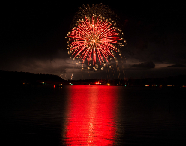 閃電 與 煙火 炫麗共舞，美國 國慶 珍貴影像 | DIGIPHOTO